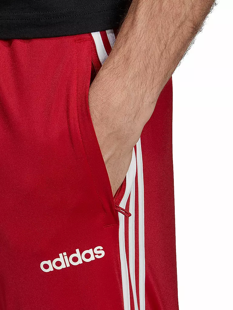 Adidas Herren Trainingshose Essentials 3 Stripes Tapered Tricot Rot